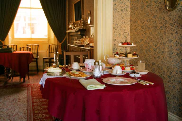 Aaron House - Time Enough / Traa-dy-liooar